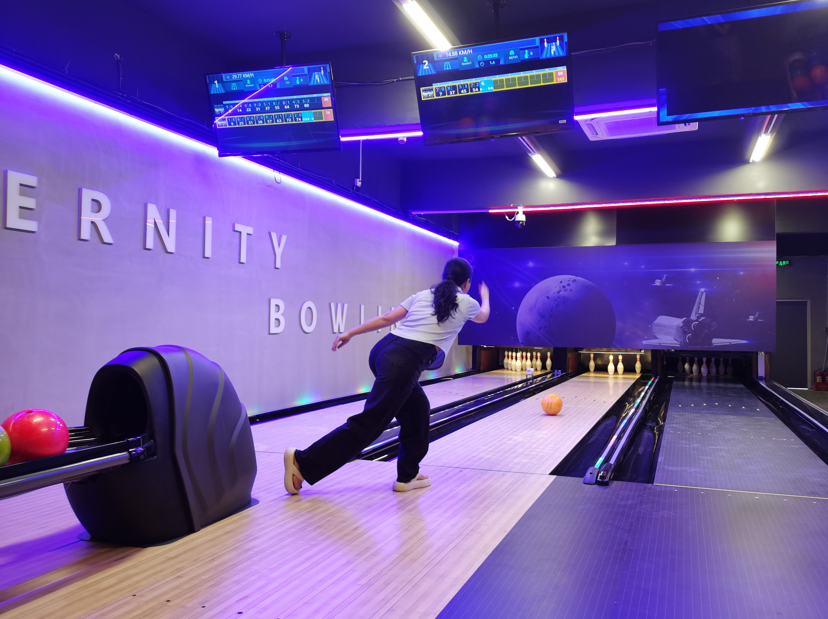 Master the Right Posture and Enjoy the Fun of Bowling - A Professional ...